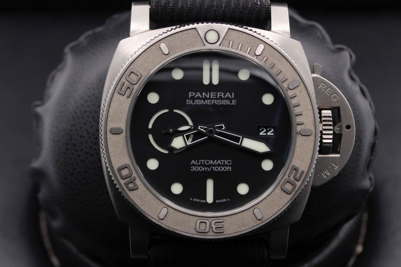 Pre-Owned Panerai Submersible "Mike Horn Edition" PAM 00984 | OC WATCH GUY